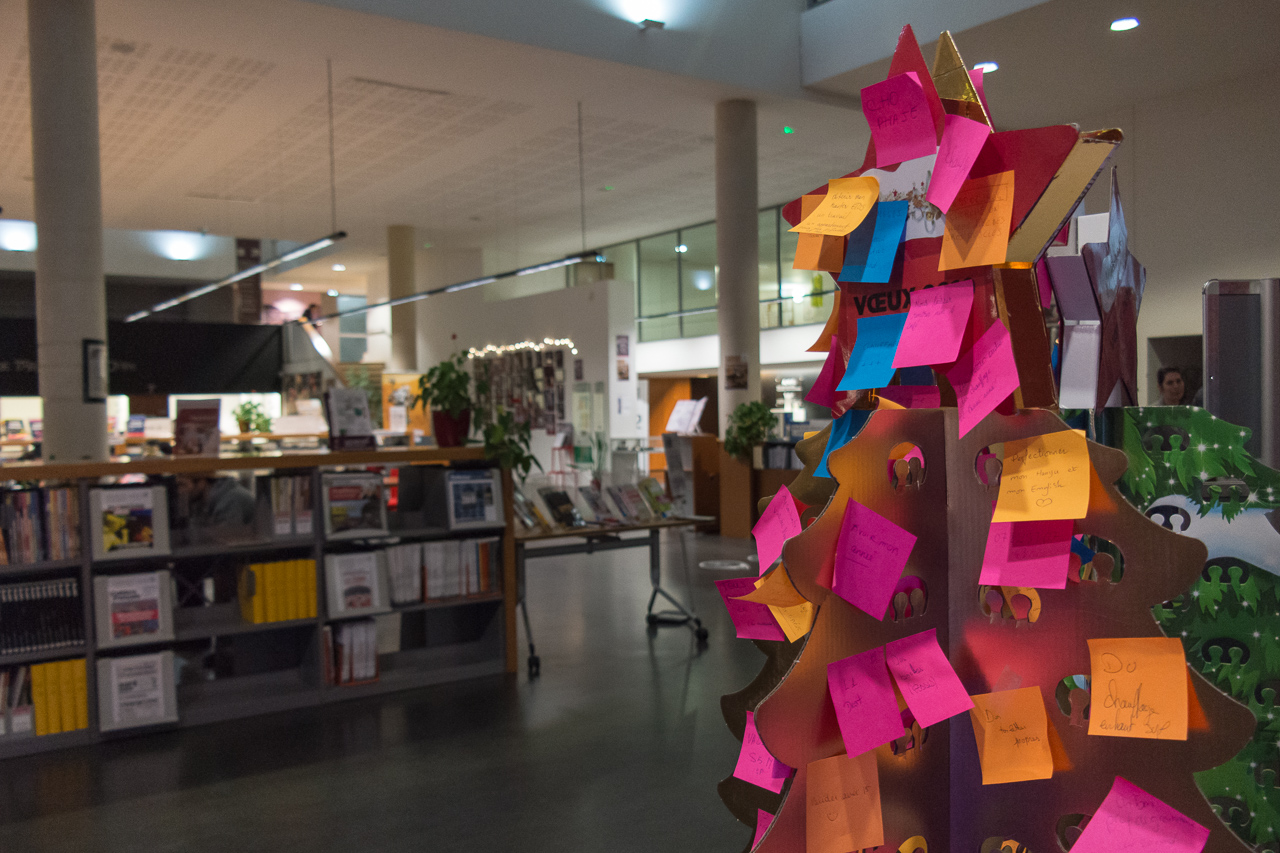 Saint-Quentin-en-Yvelines - Un arbre à vœux à la bibliothèque ...