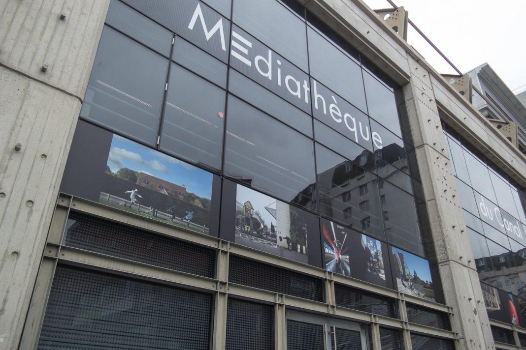 Montigny-le-Bretonneux - L’agglomération s’expose sur la façade du ...