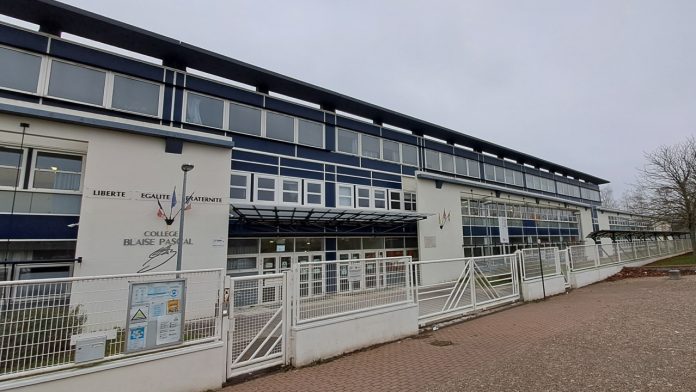 Plaisir - Des classes de théâtre proposées par le collège Blaise Pascal | La Gazette de Saint ...